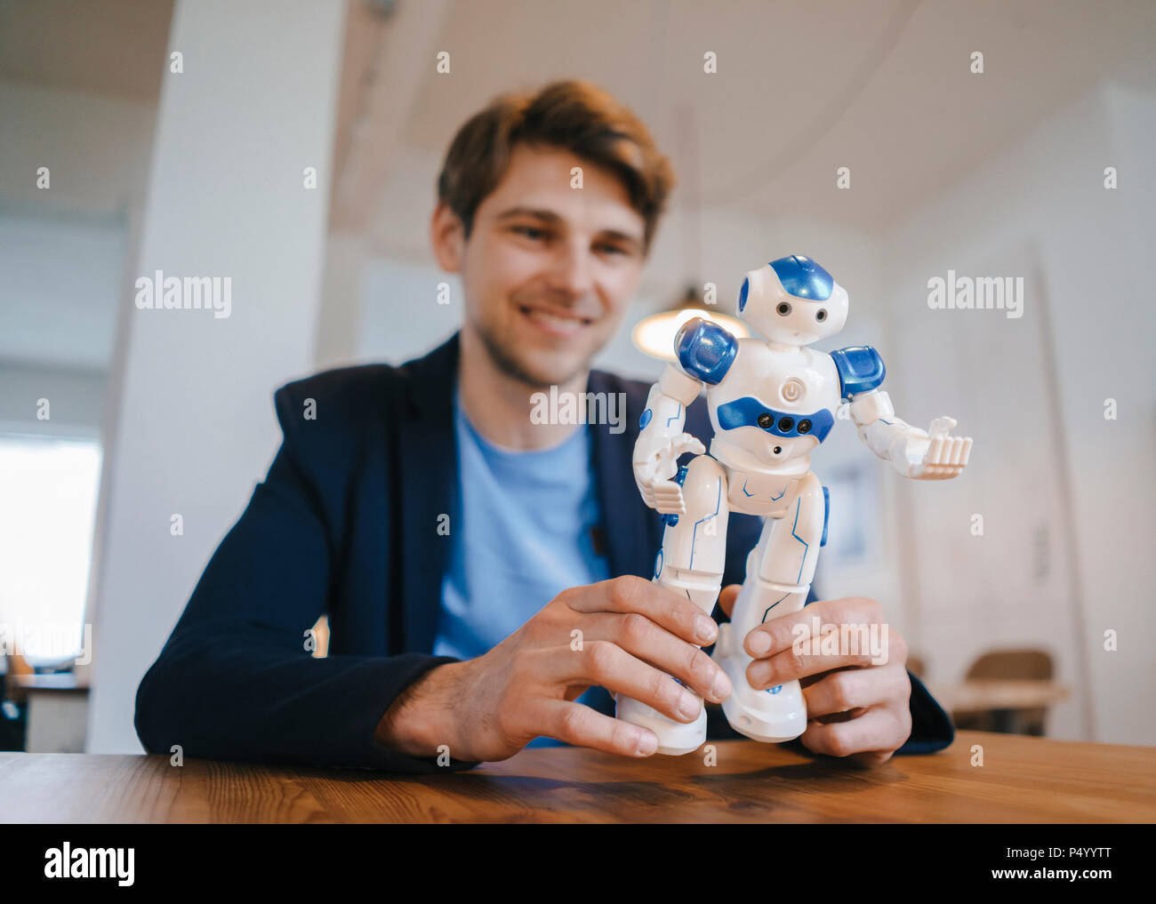 Roboter emotionen emotionen -Fotos und -Bildmaterial in hoher Auflösung ...