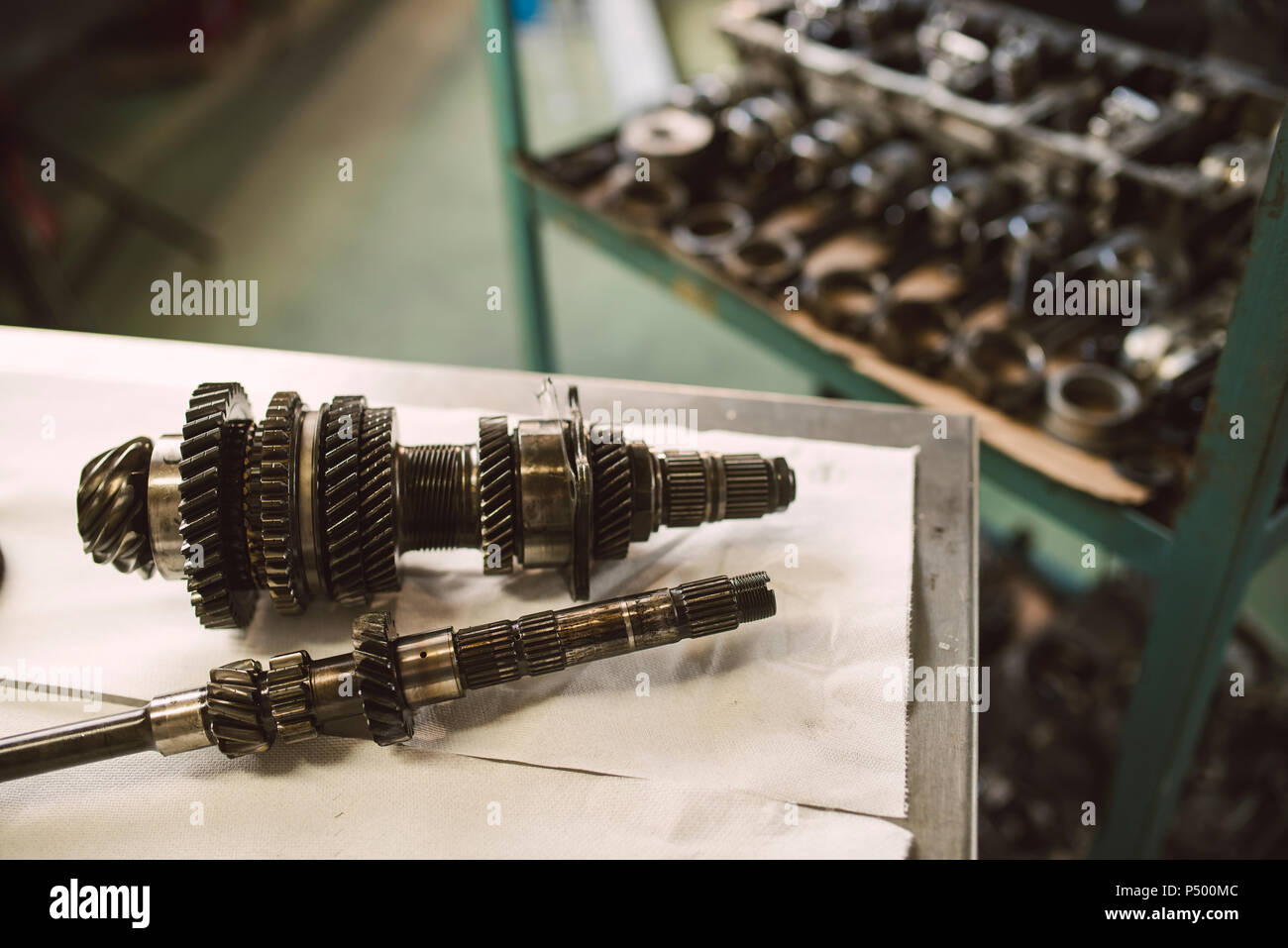 Auto in der werkstatt -Fotos und -Bildmaterial in hoher Auflösung – Alamy