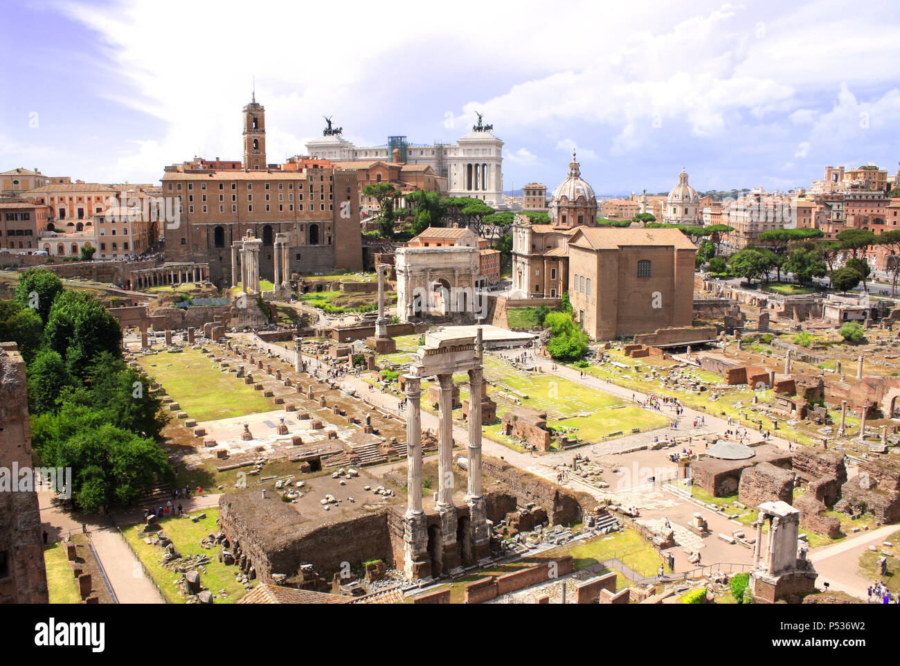 Luftaufnahme auf römischen Forum - das Zentrum im antiken Rom. Tempel ...