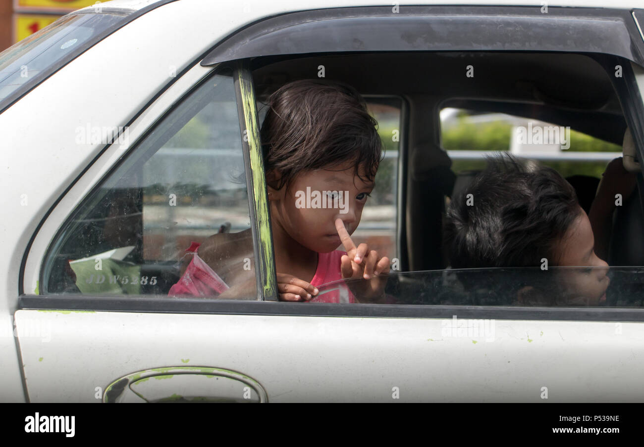 Kinder auto langeweile -Fotos und -Bildmaterial in hoher Auflösung – Alamy