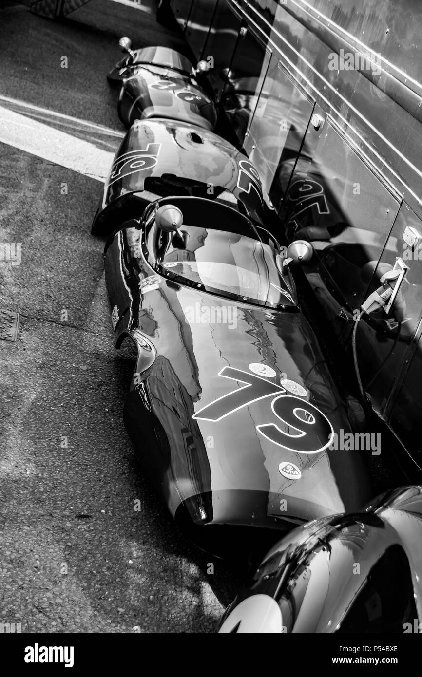 Car body shells -Fotos und -Bildmaterial in hoher Auflösung – Alamy