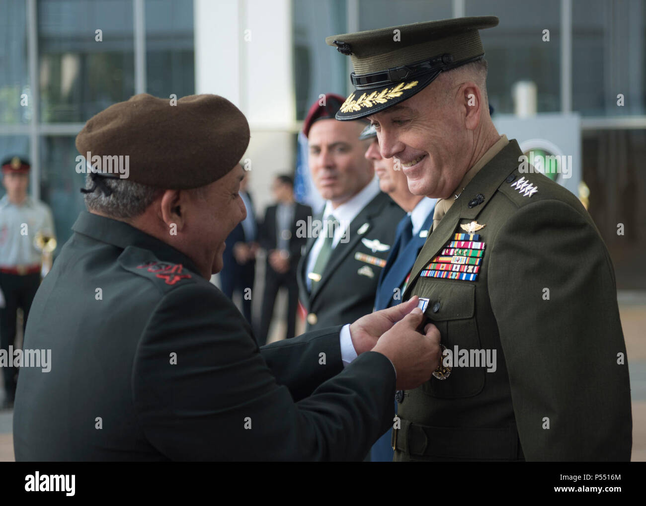 Marine Corps Gen. Joseph F. Dunford Jr., Vorsitzender des Generalstabs, trifft sich mit ...