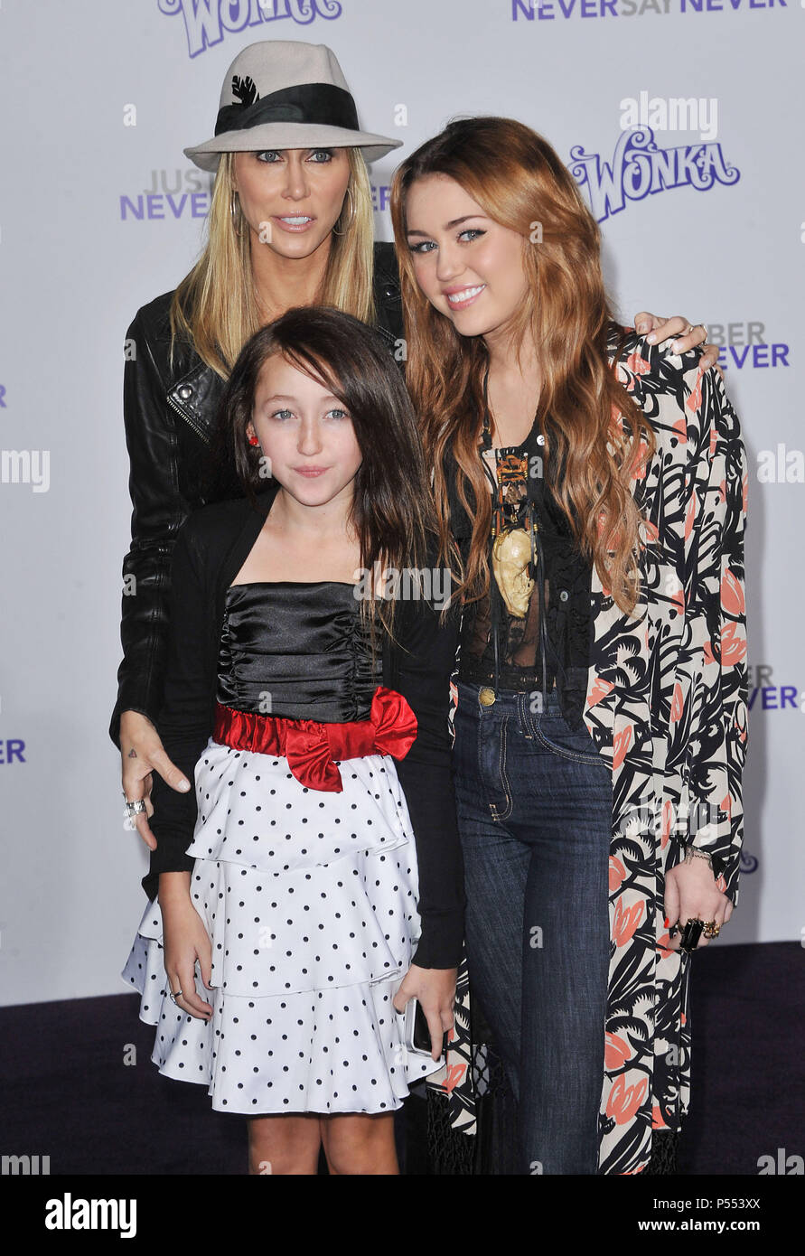 Miley cyrus und ihre schwester red carpet event -Fotos und ...