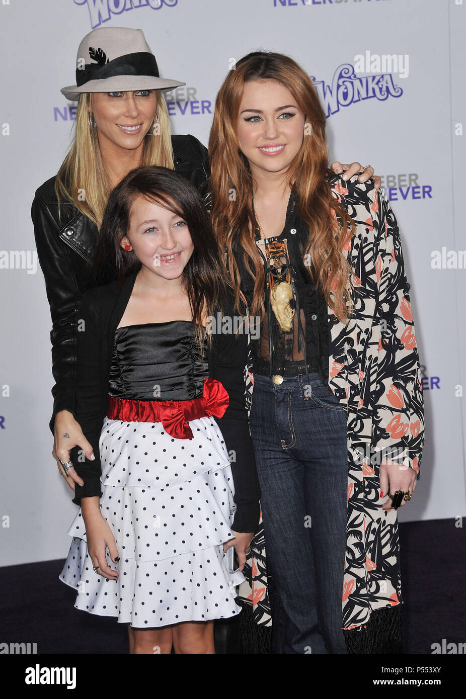 Miley cyrus und ihre schwester red carpet event -Fotos und ...