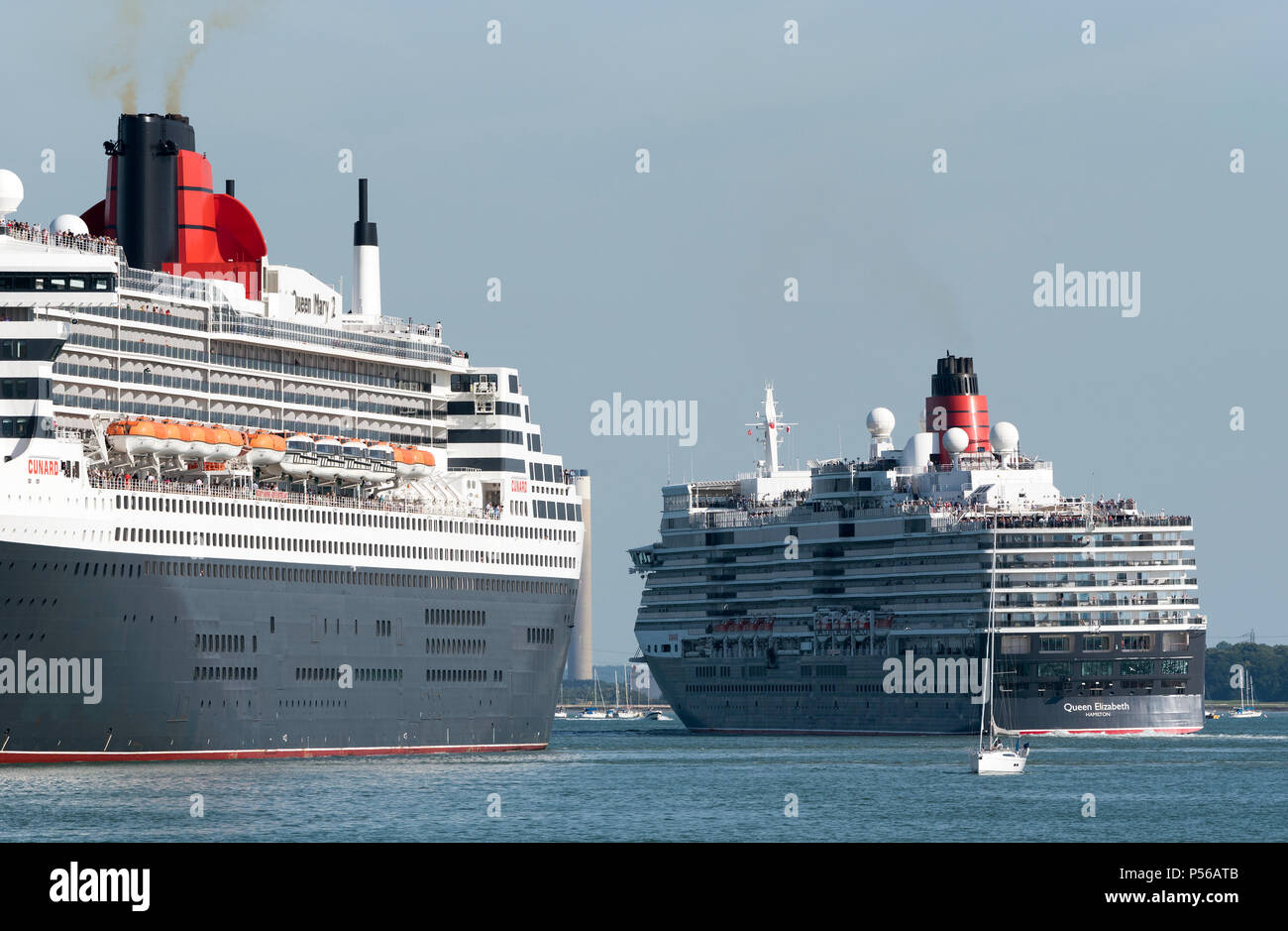Queen elizabeth ii liner southampton docks -Fotos und -Bildmaterial in ...