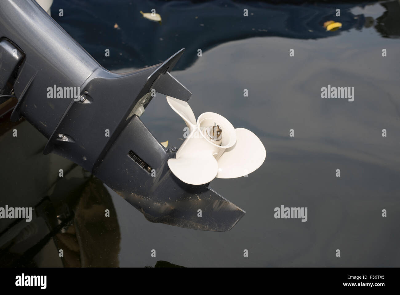 Ship propeller water -Fotos und -Bildmaterial in hoher Auflösung ...