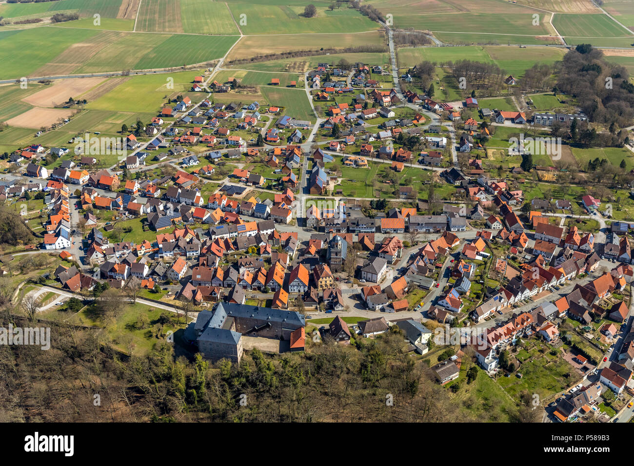 Rhoden in Diemelsee in Hessen, Altstadt mit Schloss Rhoden ...