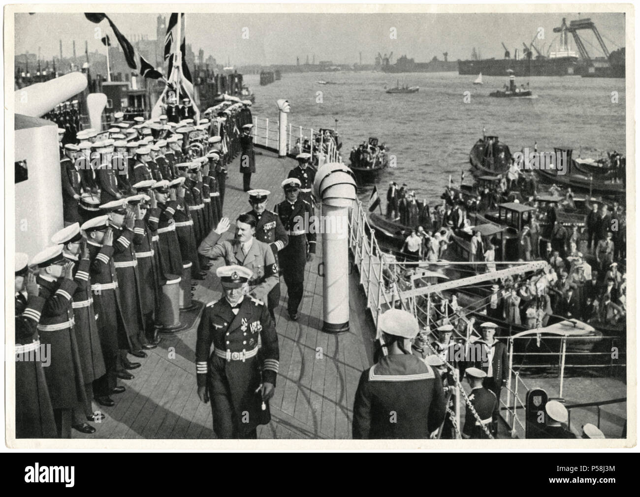 Adolf Hitler von Naval Crew begrüßt während der Überprüfung das ...