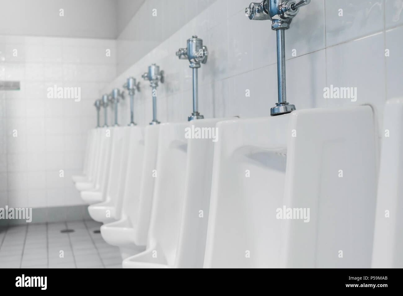 Urinal und Waschbecken Toilette Stockfotos und -bilder Kaufen - Alamy
