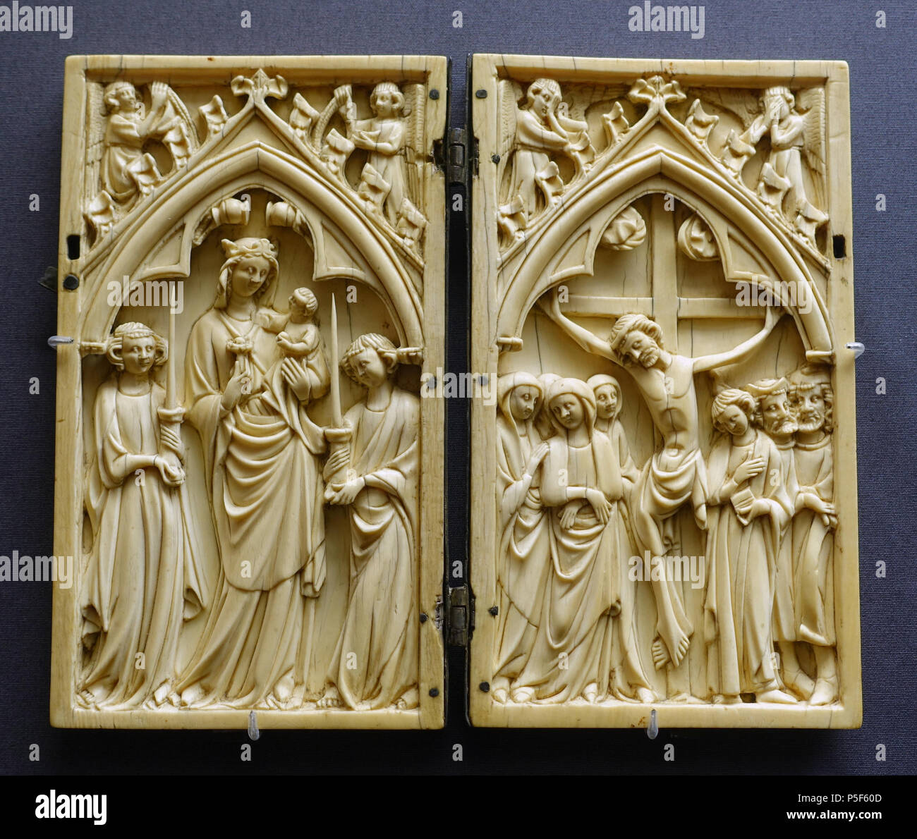 Diptych ivory -Fotos und -Bildmaterial in hoher Auflösung – Alamy