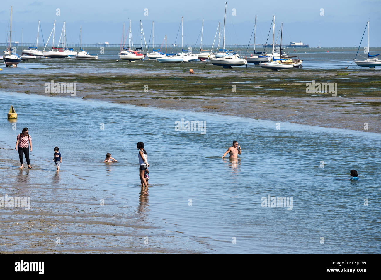 Glocke wharf strand -Fotos und -Bildmaterial in hoher Auflösung – Alamy