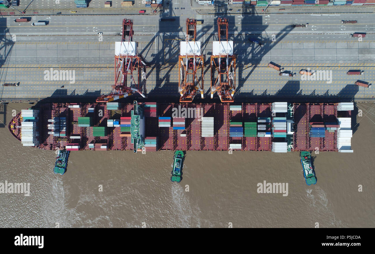 Yangshan container port shanghai china -Fotos und -Bildmaterial in ...