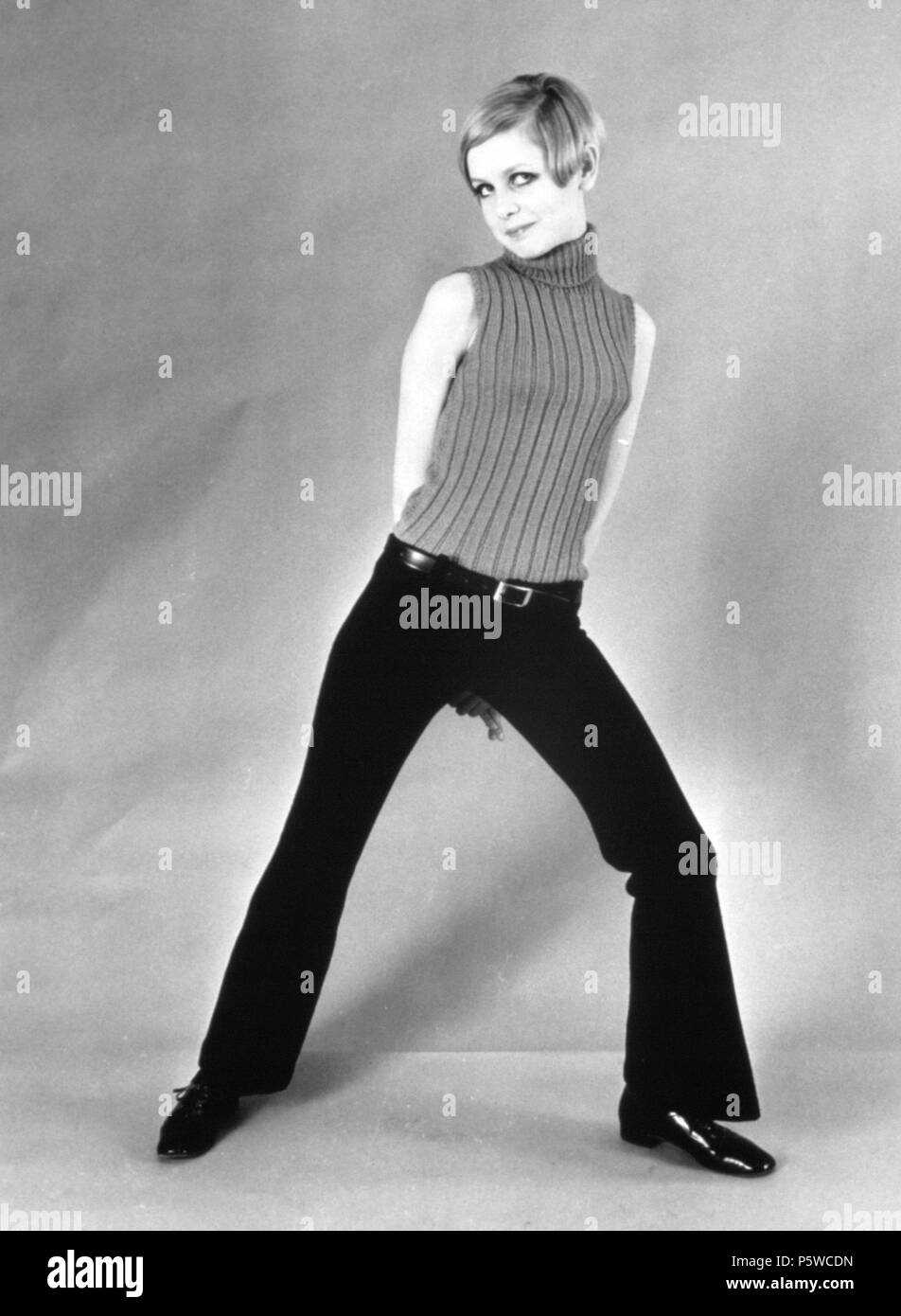 Twiggy stil Schwarzweiß-Stockfotos und -bilder - Alamy