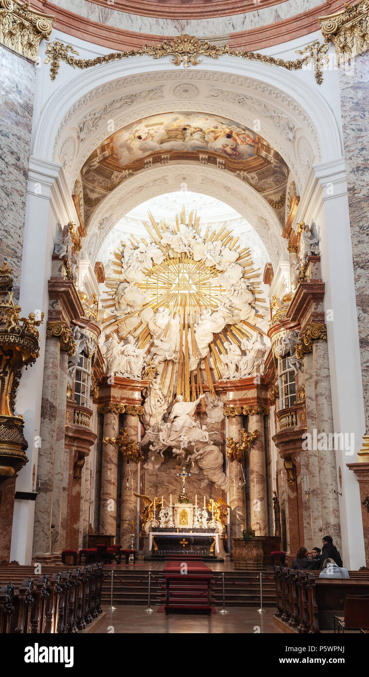Seitenaltar in der barockkirche von -Fotos und -Bildmaterial in hoher ...