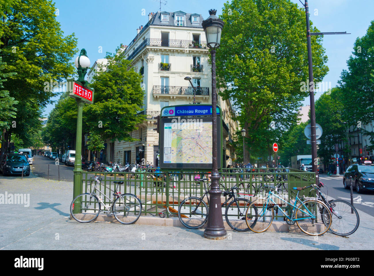 Chateau rouge metro -Fotos und -Bildmaterial in hoher Auflösung – Alamy