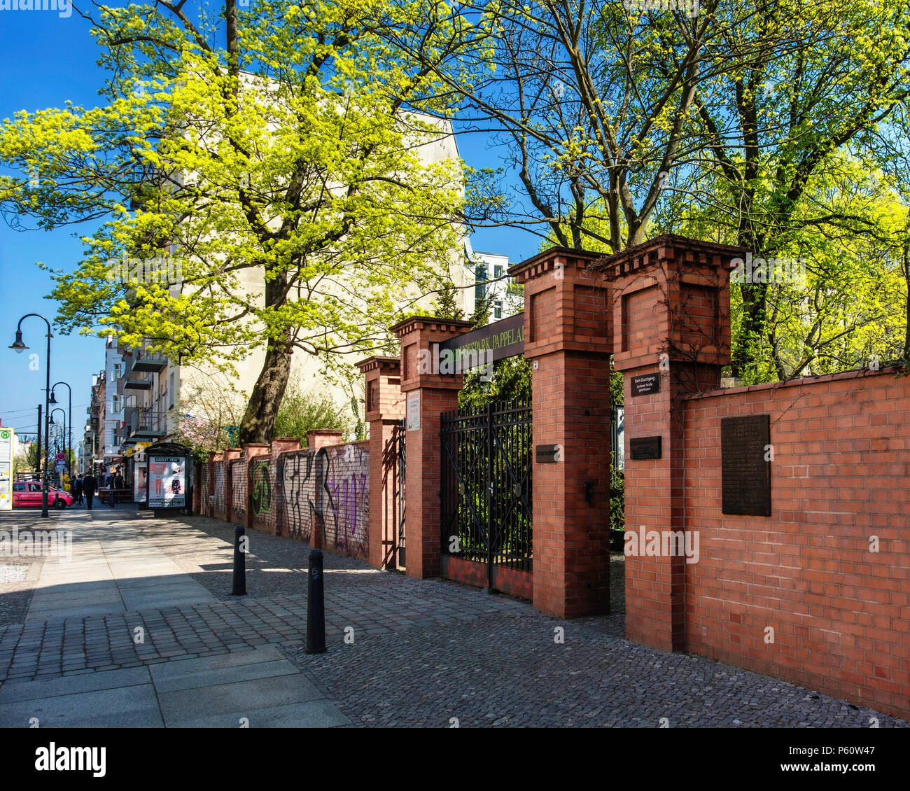 Friedhofspark pappelallee -Fotos und -Bildmaterial in hoher Auflösung ...