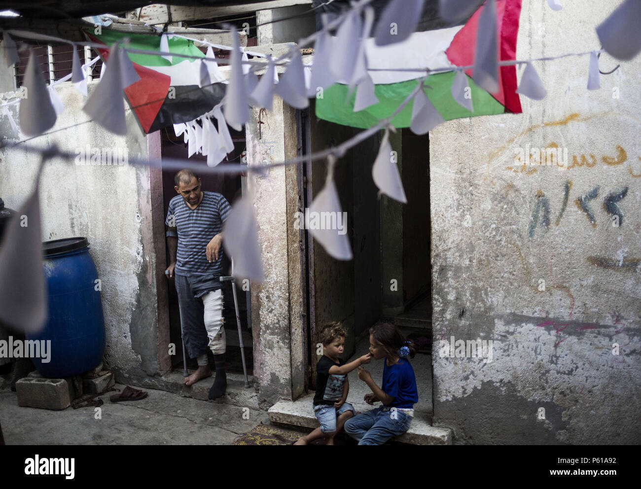 Gaza, Gaza, Palästina. 27 Juni, 2018. Fischer Ramy Sherif, 32, ist in seinem Haus in Gaza, Gaza ...