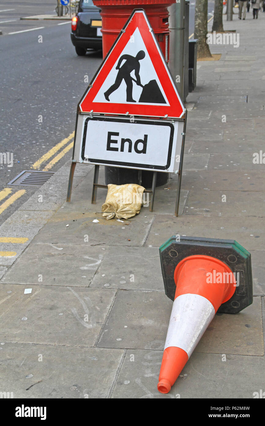 Works end sign -Fotos und -Bildmaterial in hoher Auflösung – Alamy