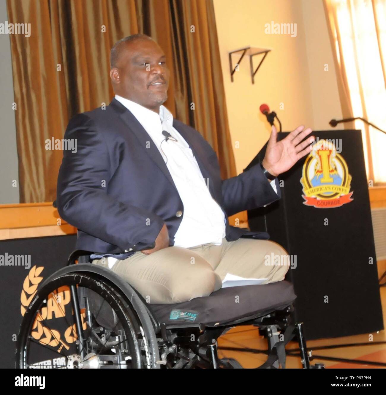 Pensionierter Colonel Gregory D. Gadson, der beide Beine in einem ...