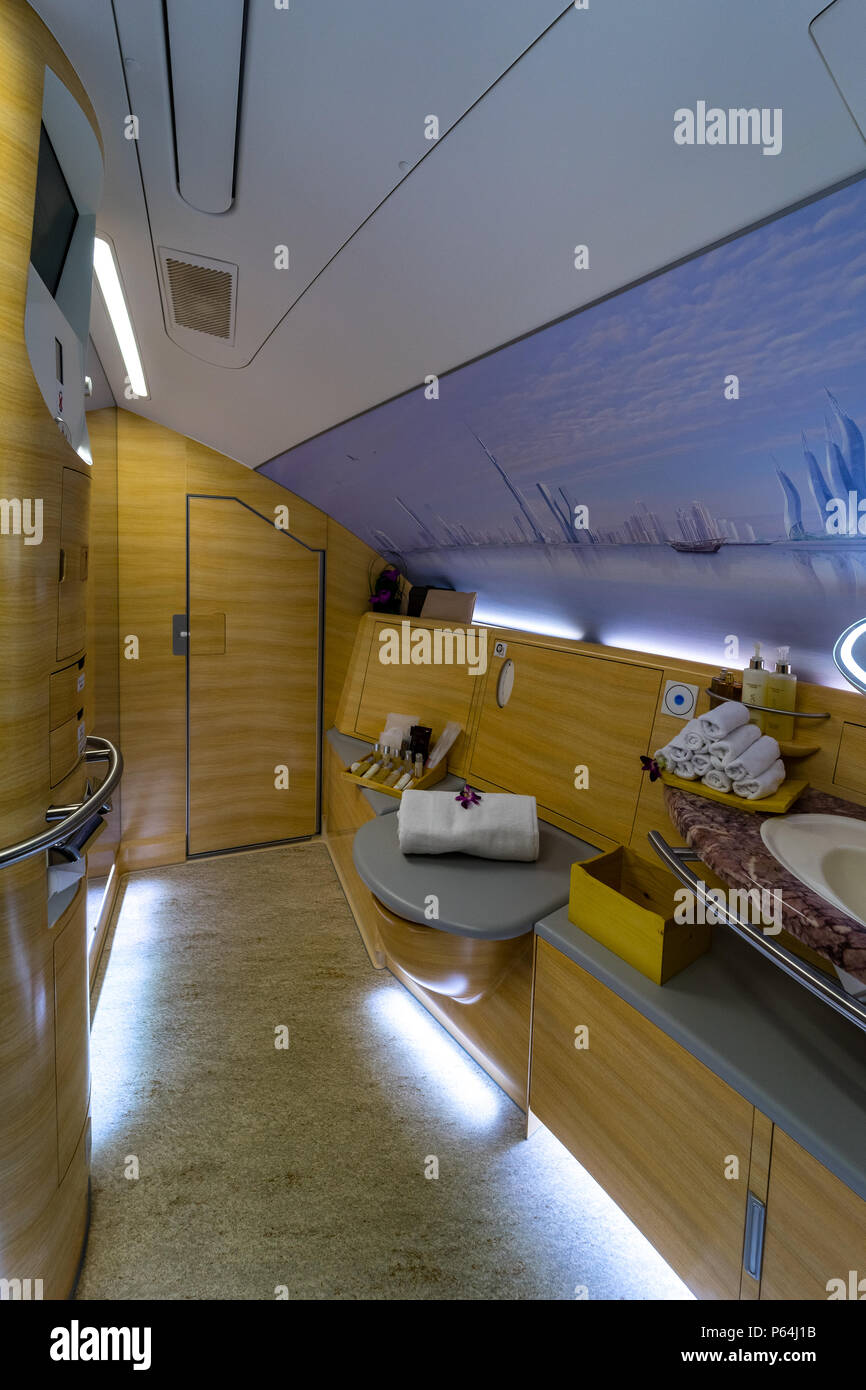 Dusche Zimmer für die Passagiere der First und Business Class der ...