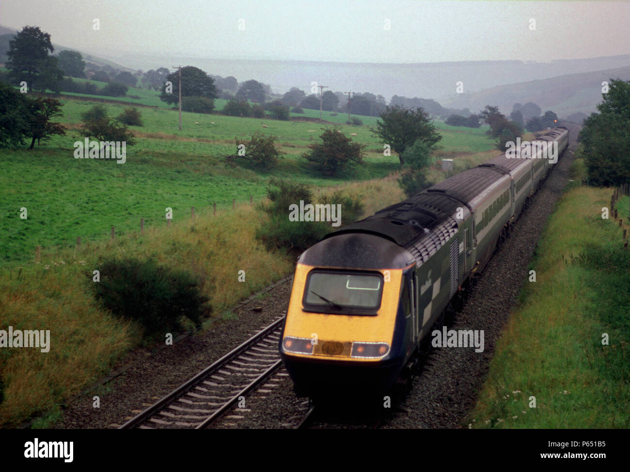 Ein Midland Mainline Rio Service ist hier zu sehen Reisen entlang der ...