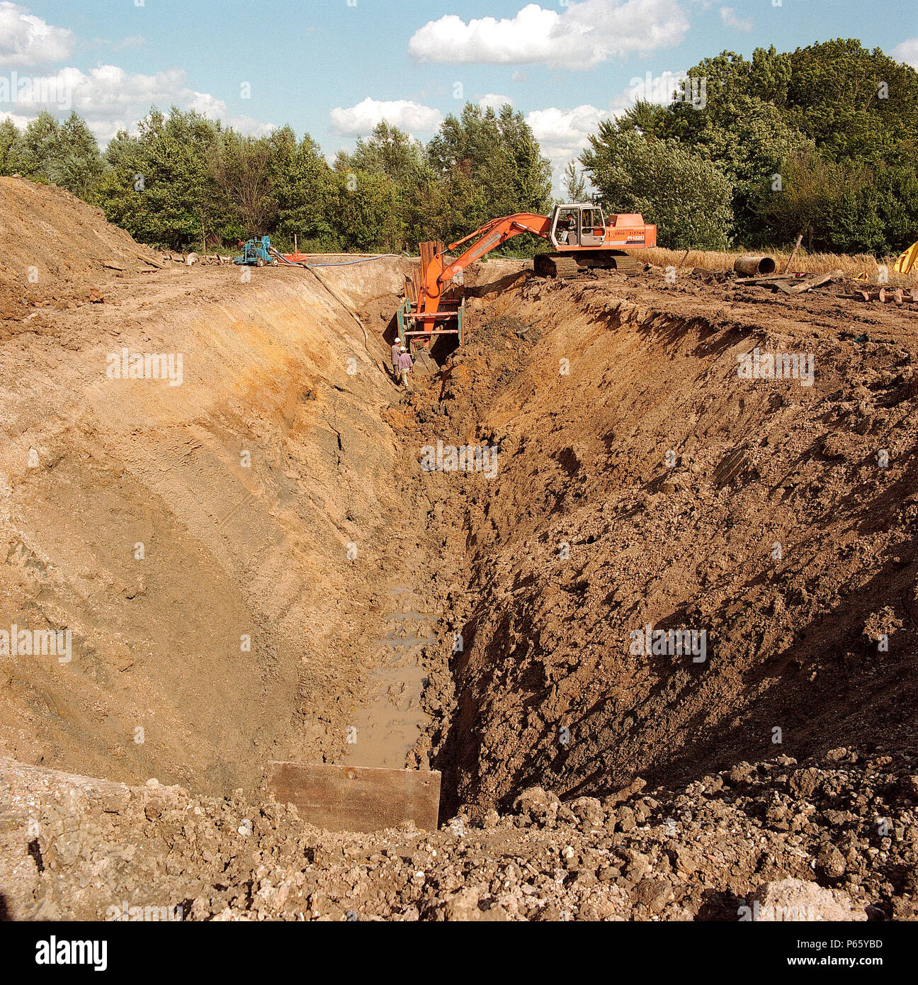 Offener graben -Fotos und -Bildmaterial in hoher Auflösung – Alamy