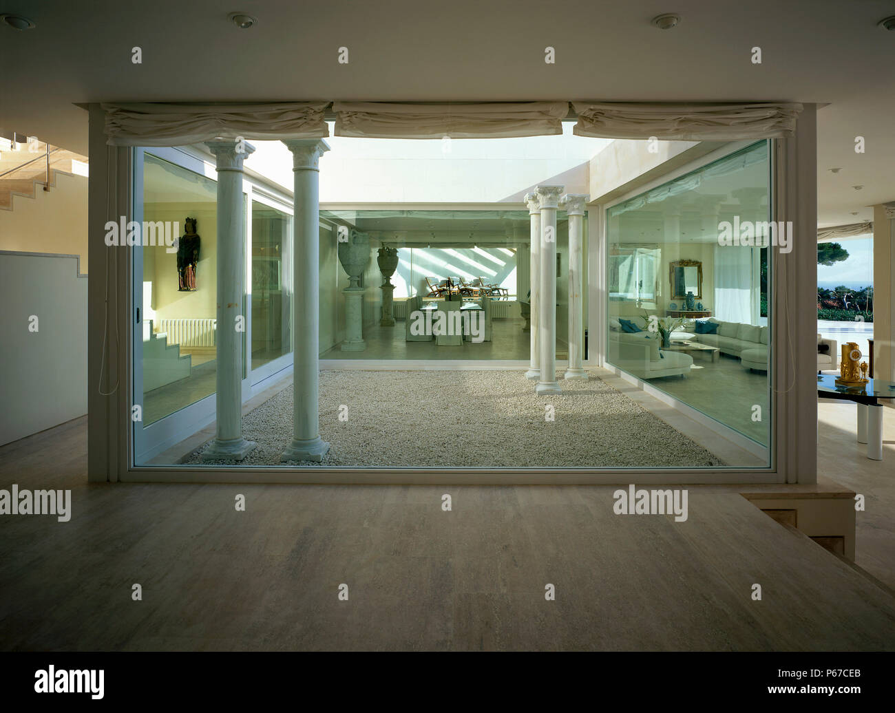 Blick ins atrium -Fotos und -Bildmaterial in hoher Auflösung – Alamy