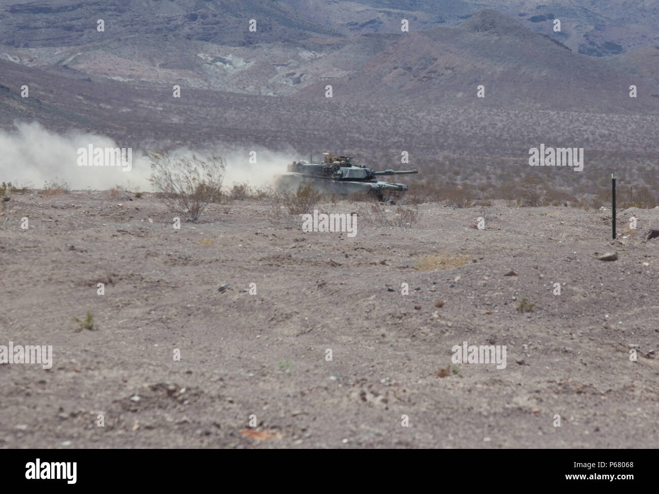 Us-Marines mit, 2. Tank Battalion, 2nd Marine Division leiten eine ...