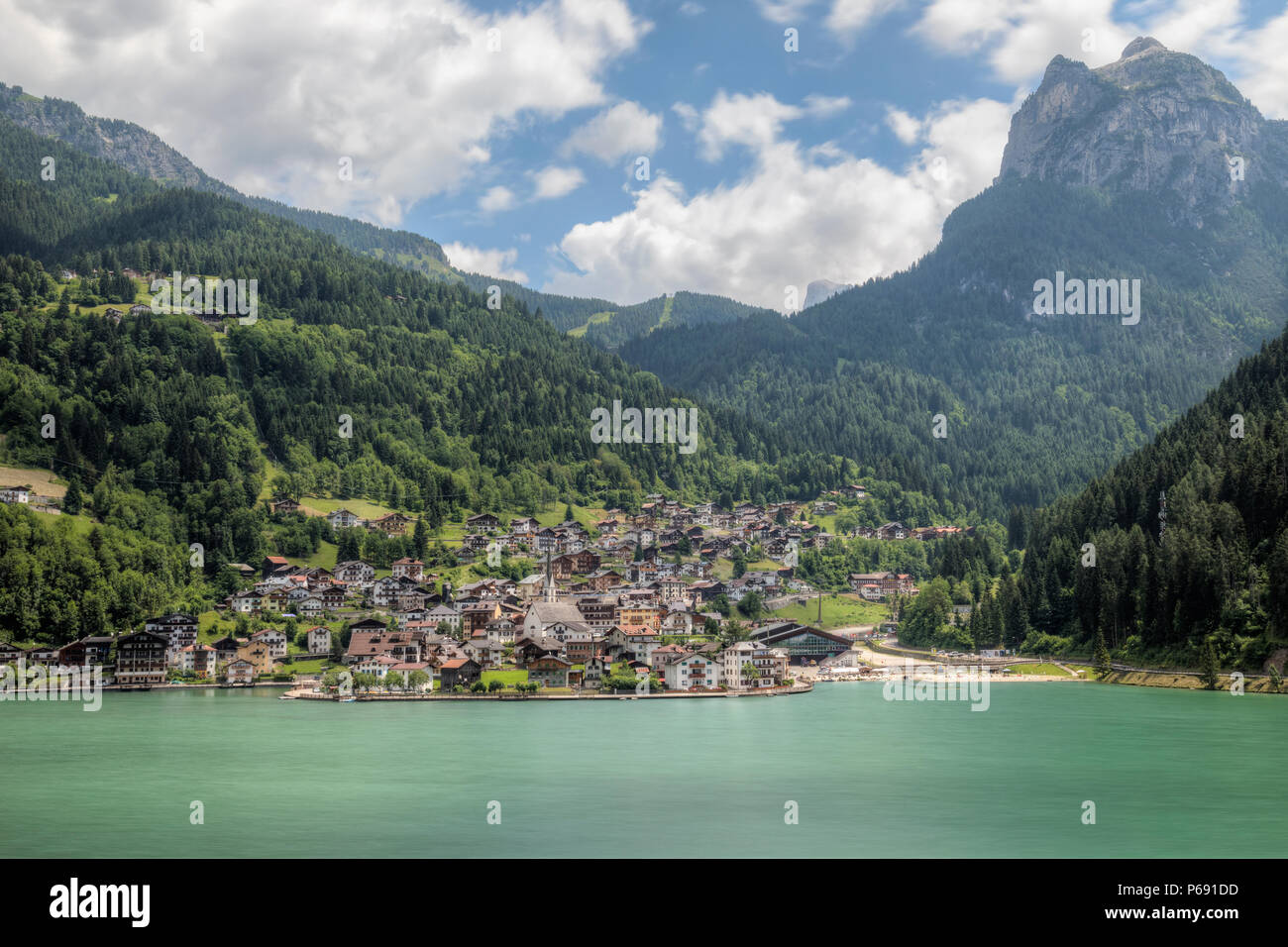 Alleghe village -Fotos und -Bildmaterial in hoher Auflösung – Alamy