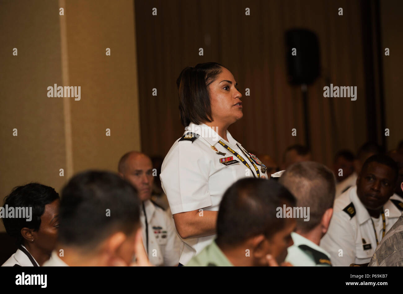 U.S. Army Command Sgt. Maj. Delia Quintero Adressen das Gremium im Land Macht in der Pacific ...