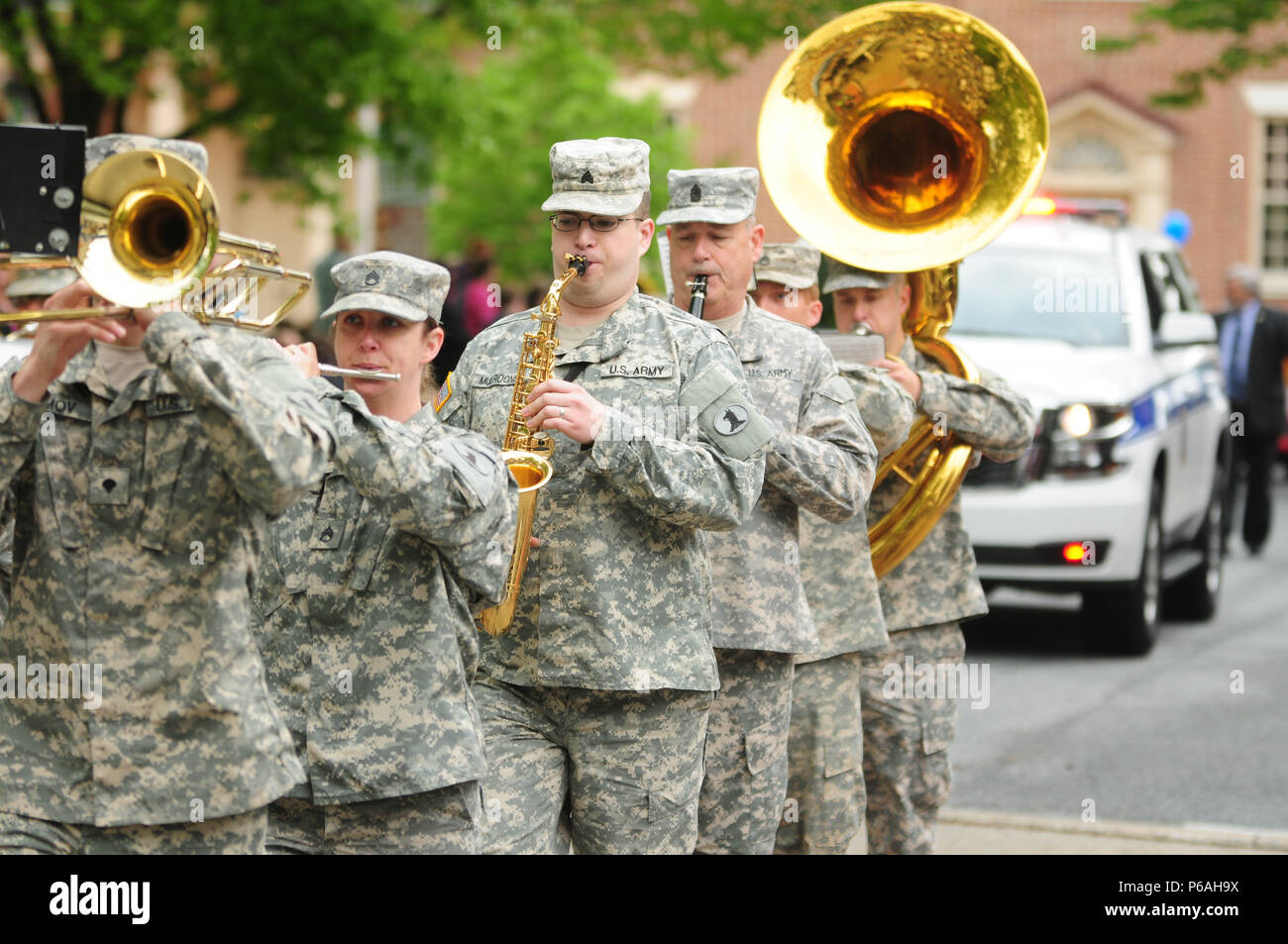 Die 287 Oregon National Guard Band Märschen in die 83. jährliche Dover ...