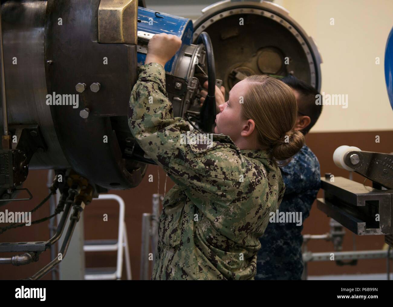Laden torpedo -Fotos und -Bildmaterial in hoher Auflösung – Alamy