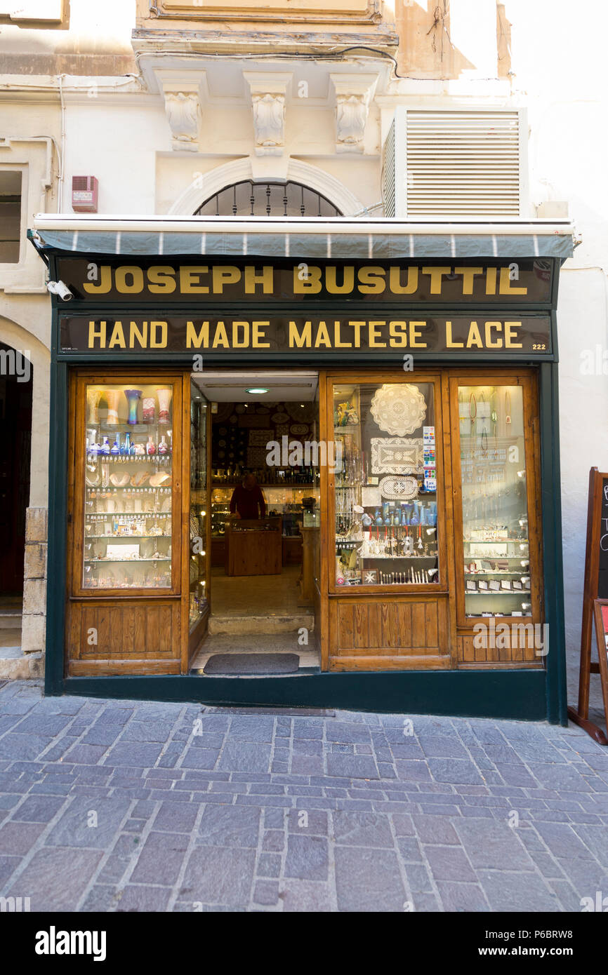 Malta store shop old -Fotos und -Bildmaterial in hoher Auflösung – Alamy