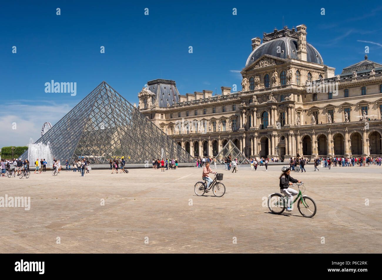 Place Du Louvre Stockfotos und -bilder Kaufen - Alamy
