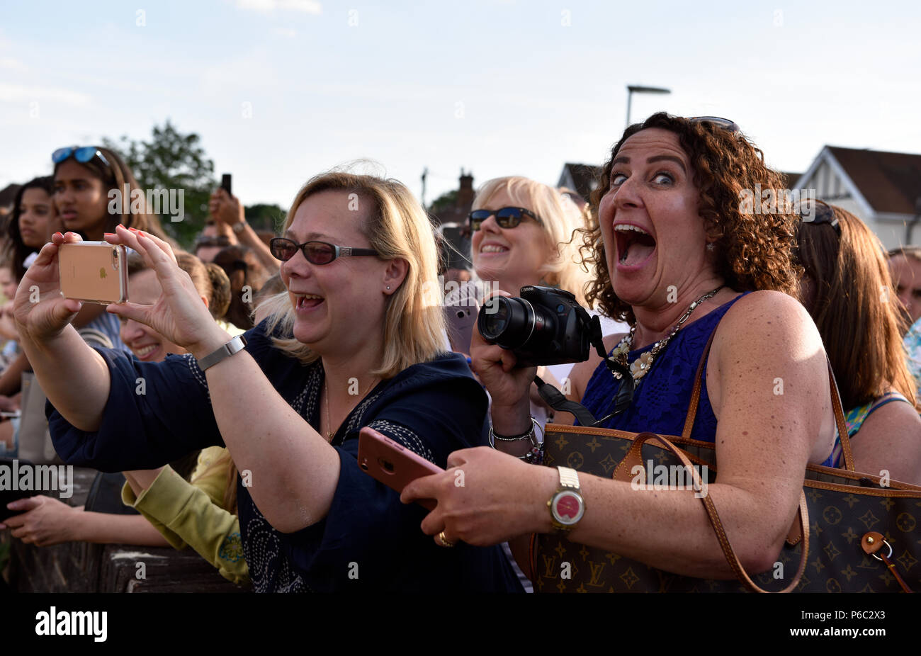 Schreiende fotos frauen -Fotos und -Bildmaterial in hoher Auflösung – Alamy