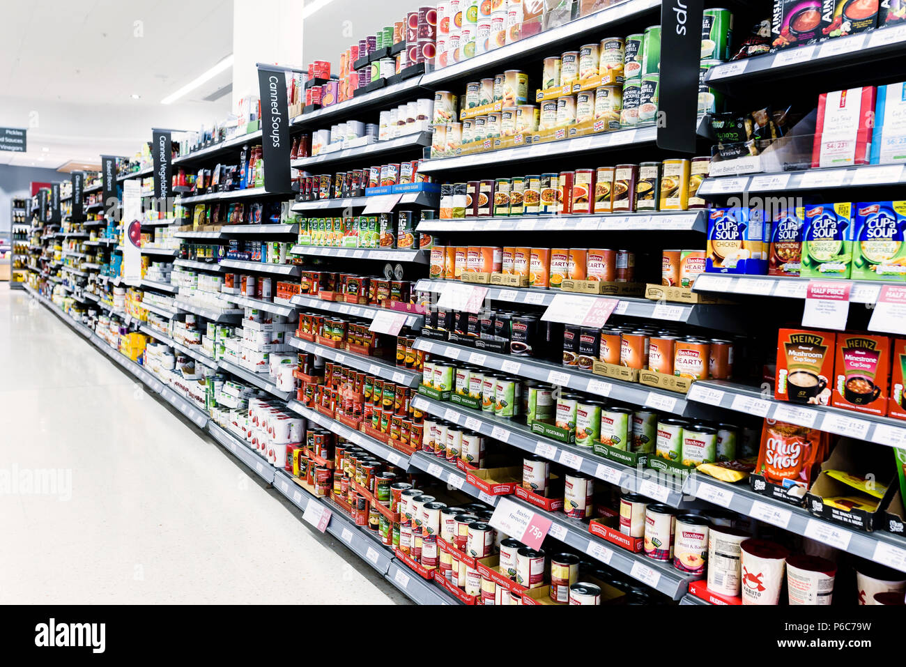Supermarket shelves are -Fotos und -Bildmaterial in hoher Auflösung – Alamy