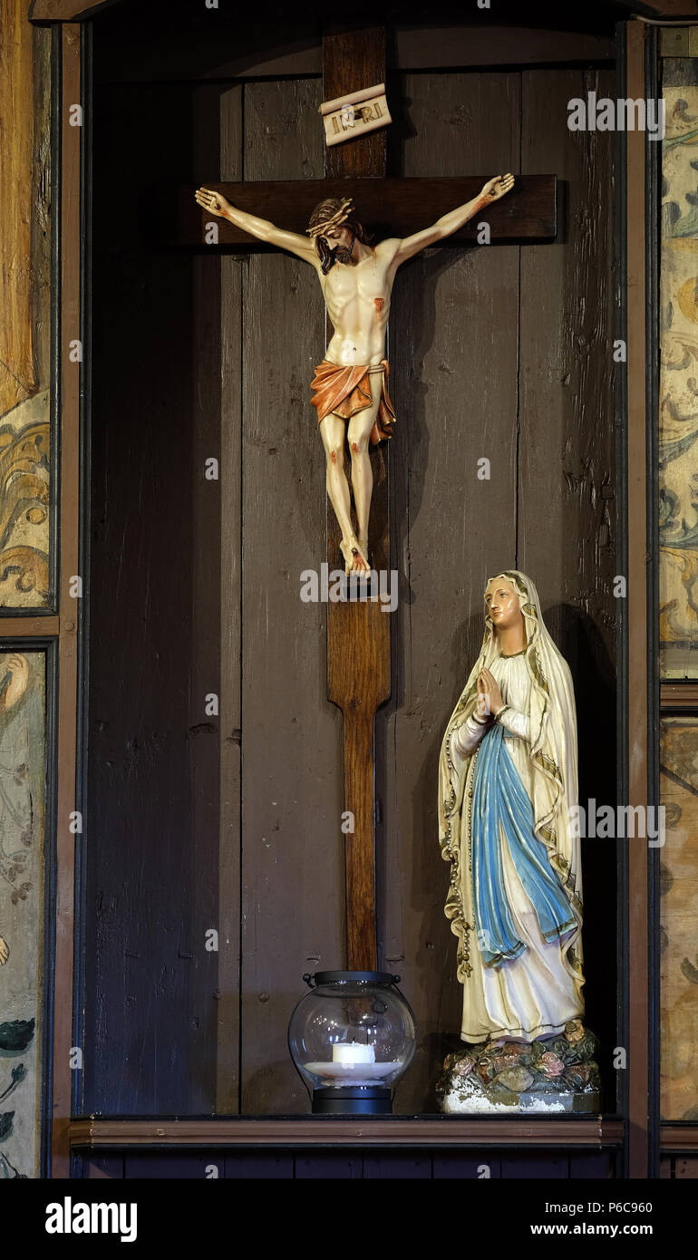 Jungfrau Maria unter dem Kreuz, Altar in der Kirche der Heiligen Barbara in der Velika Mlaka ...