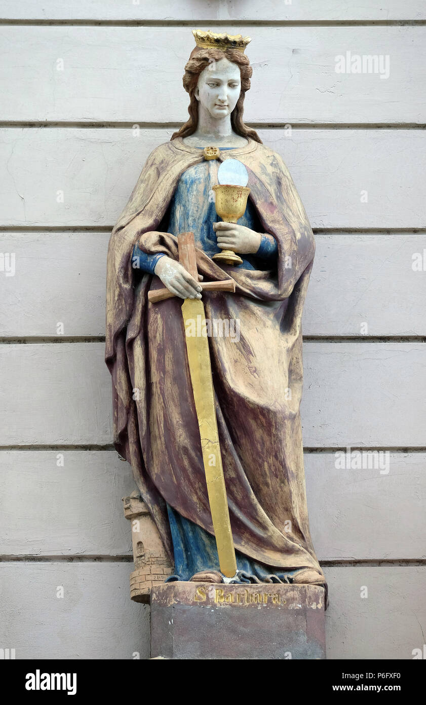 Die Heilige Barbara, Statue auf der Hausfassade, Zagreb, Kroatien ...