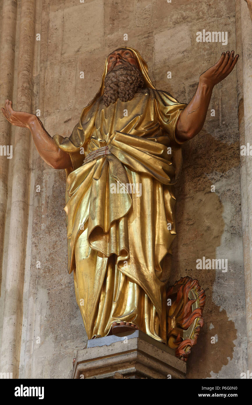 Statue des heiligen elias -Fotos und -Bildmaterial in hoher Auflösung ...