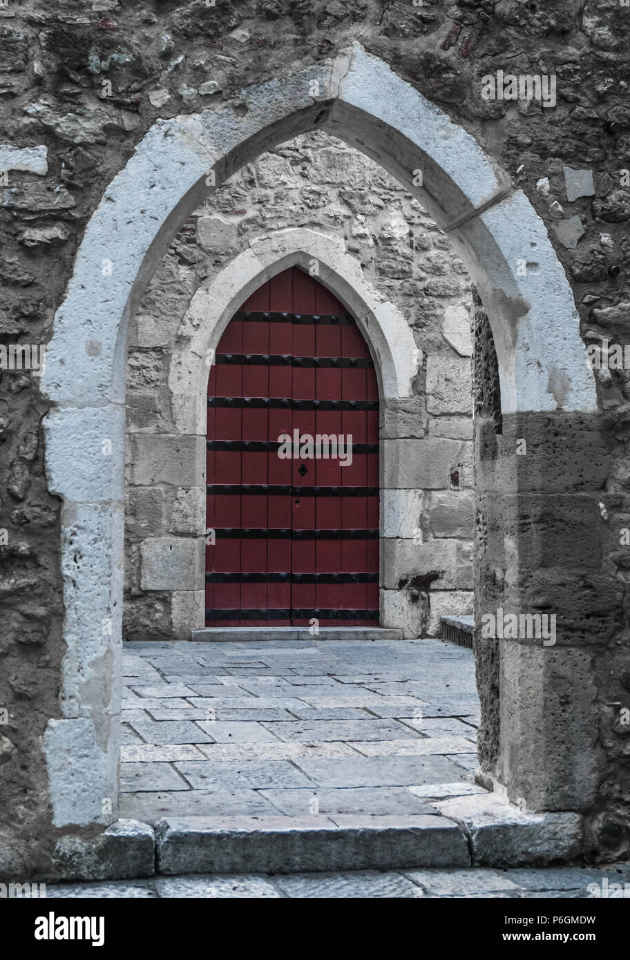 Mittelalterlicher Torbogen Stockfotos und -bilder Kaufen - Alamy