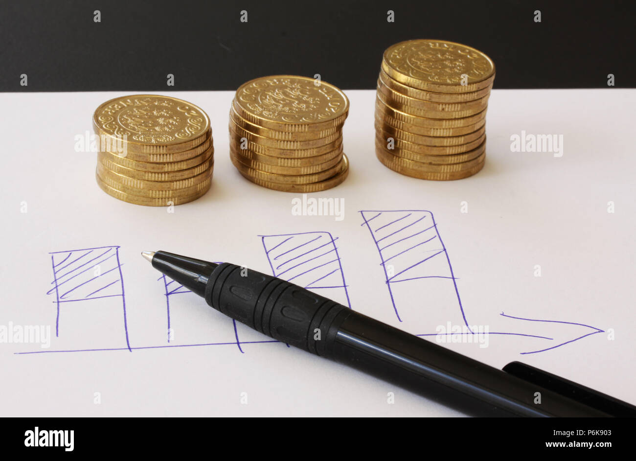 Hand drawing sales growth graph -Fotos und -Bildmaterial in hoher ...