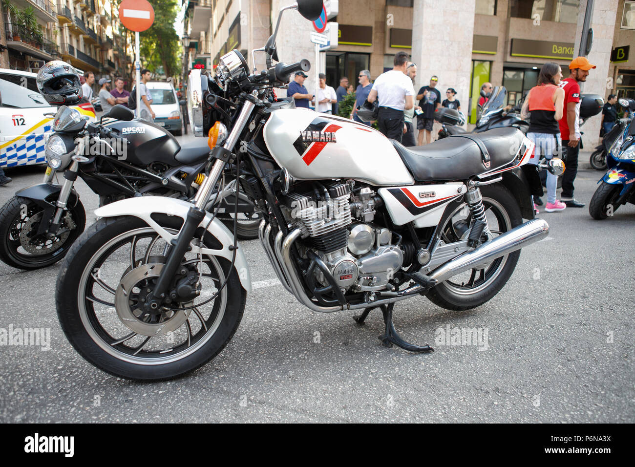 650 cc -Fotos und -Bildmaterial in hoher Auflösung – Alamy