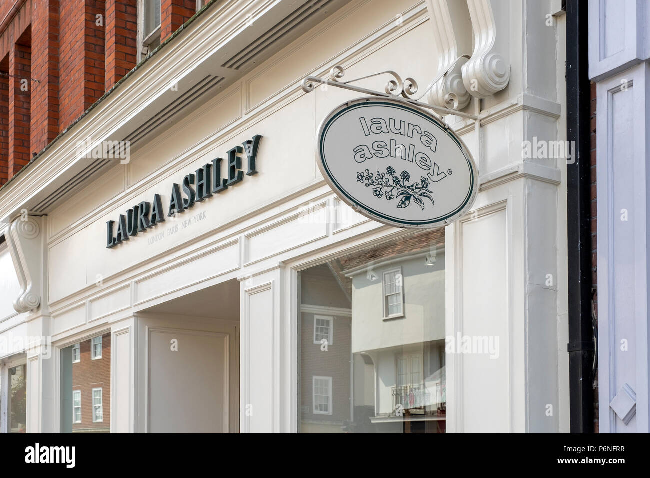 Laura ashley logo -Fotos und -Bildmaterial in hoher Auflösung – Alamy