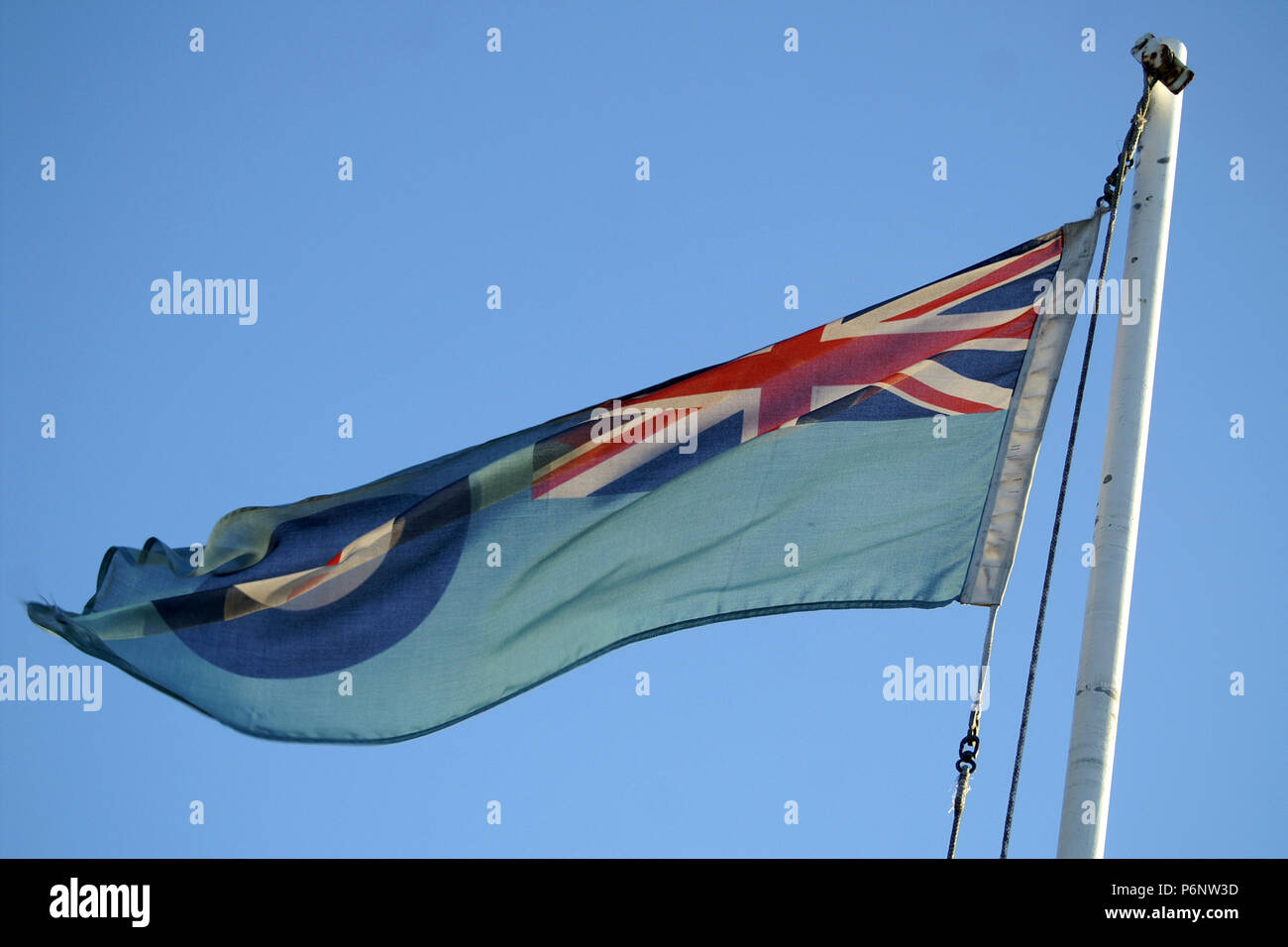 Raf ensign flag -Fotos und -Bildmaterial in hoher Auflösung – Alamy