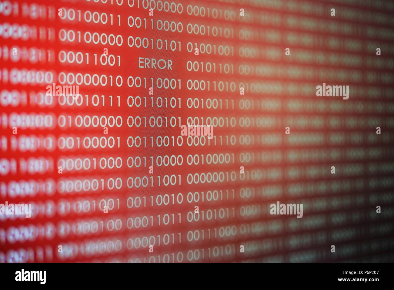 Rot ist der binäre Code mit Fehlertext in der Linie der Computer Code ...