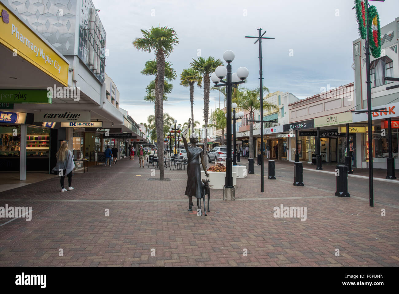 Napier, North Island, Neue Zealand-December 15,2016: Touristen Shopping ...