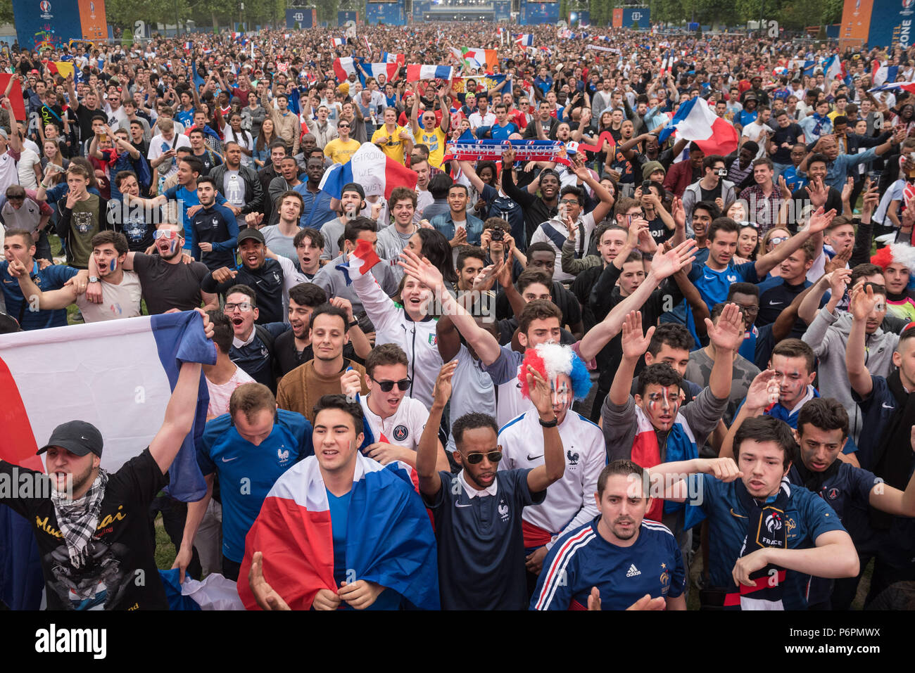 Eiffelturm Fan Zone, Paris, Frankreich. 10. Juni 2016. Mit Minuten vor ...