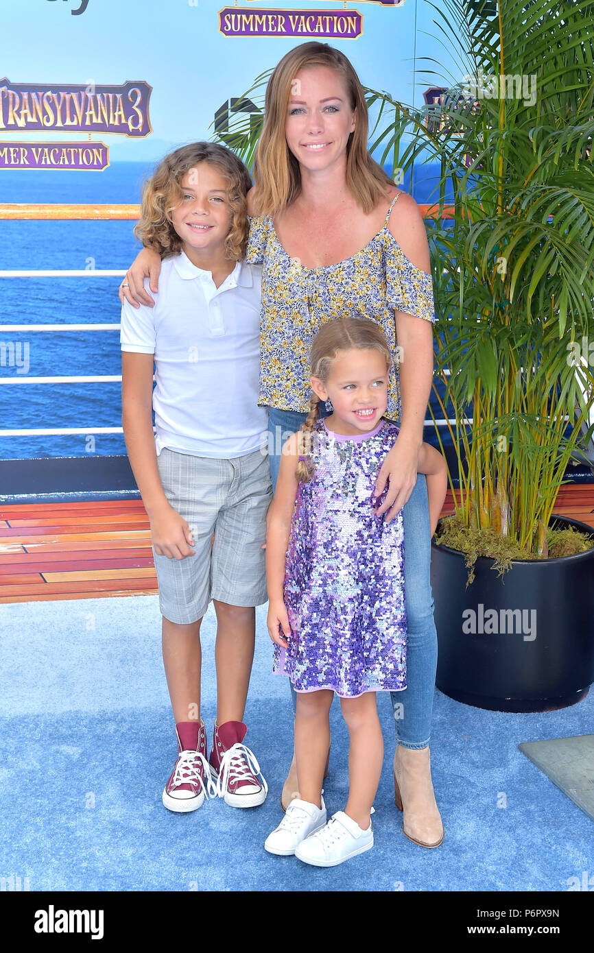 Kendra Wilkinson mit Sohn Hank Baskett IV und Tochter Maria Alijah ...