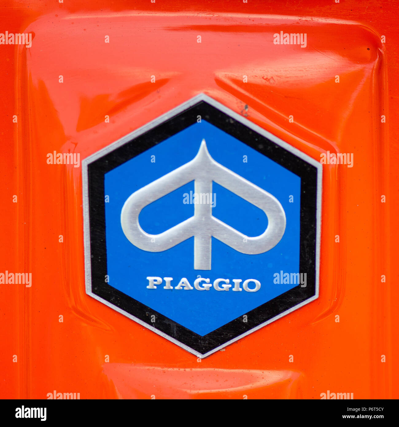 Vespa piaggio logo -Fotos und -Bildmaterial in hoher Auflösung – Alamy