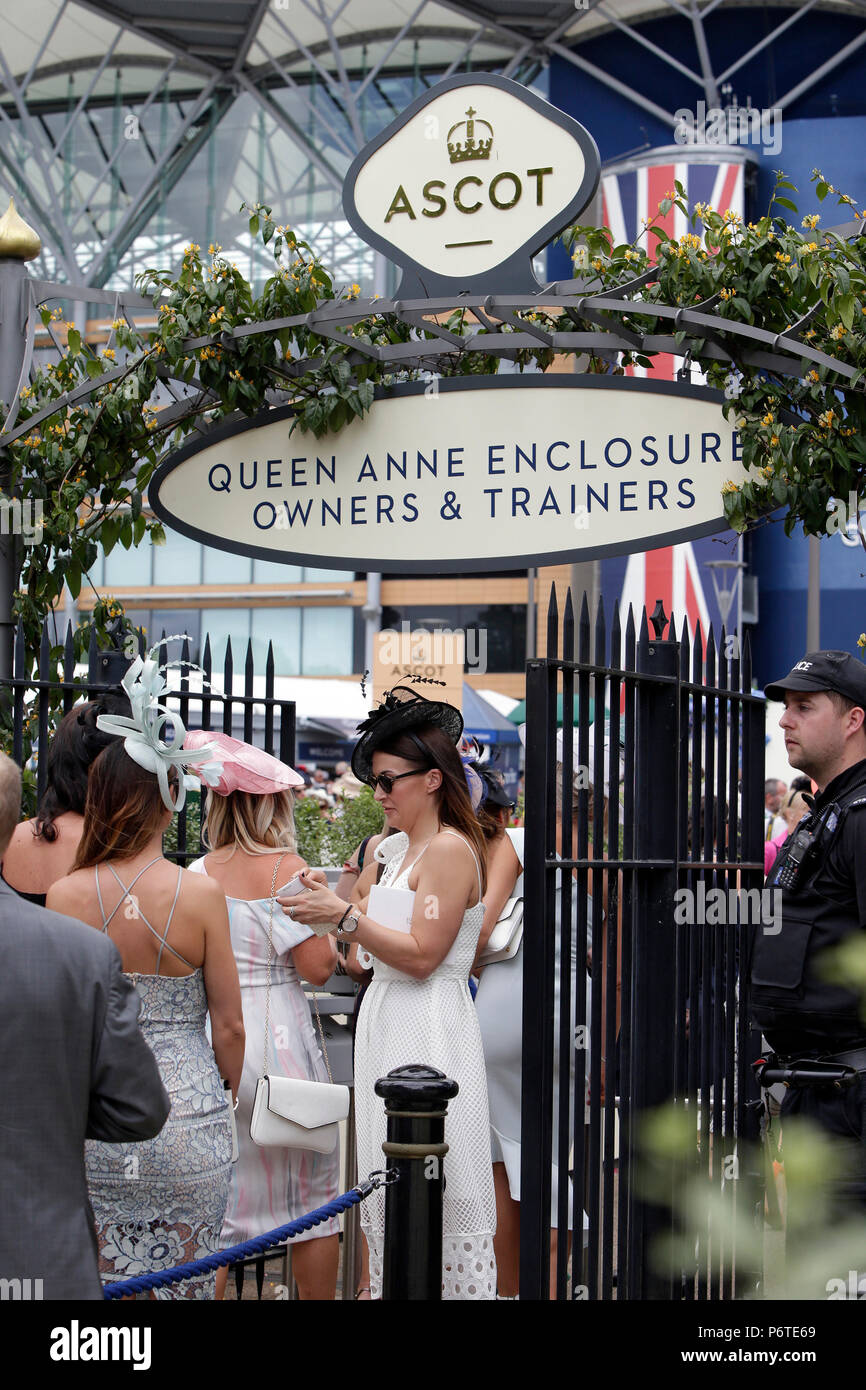 Eingang ascot -Fotos und -Bildmaterial in hoher Auflösung – Alamy